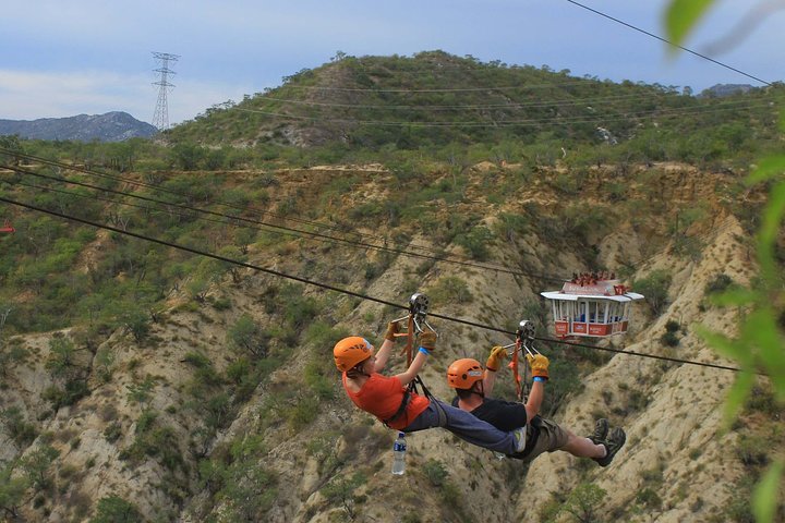 Monster Ziplines - Funcabo